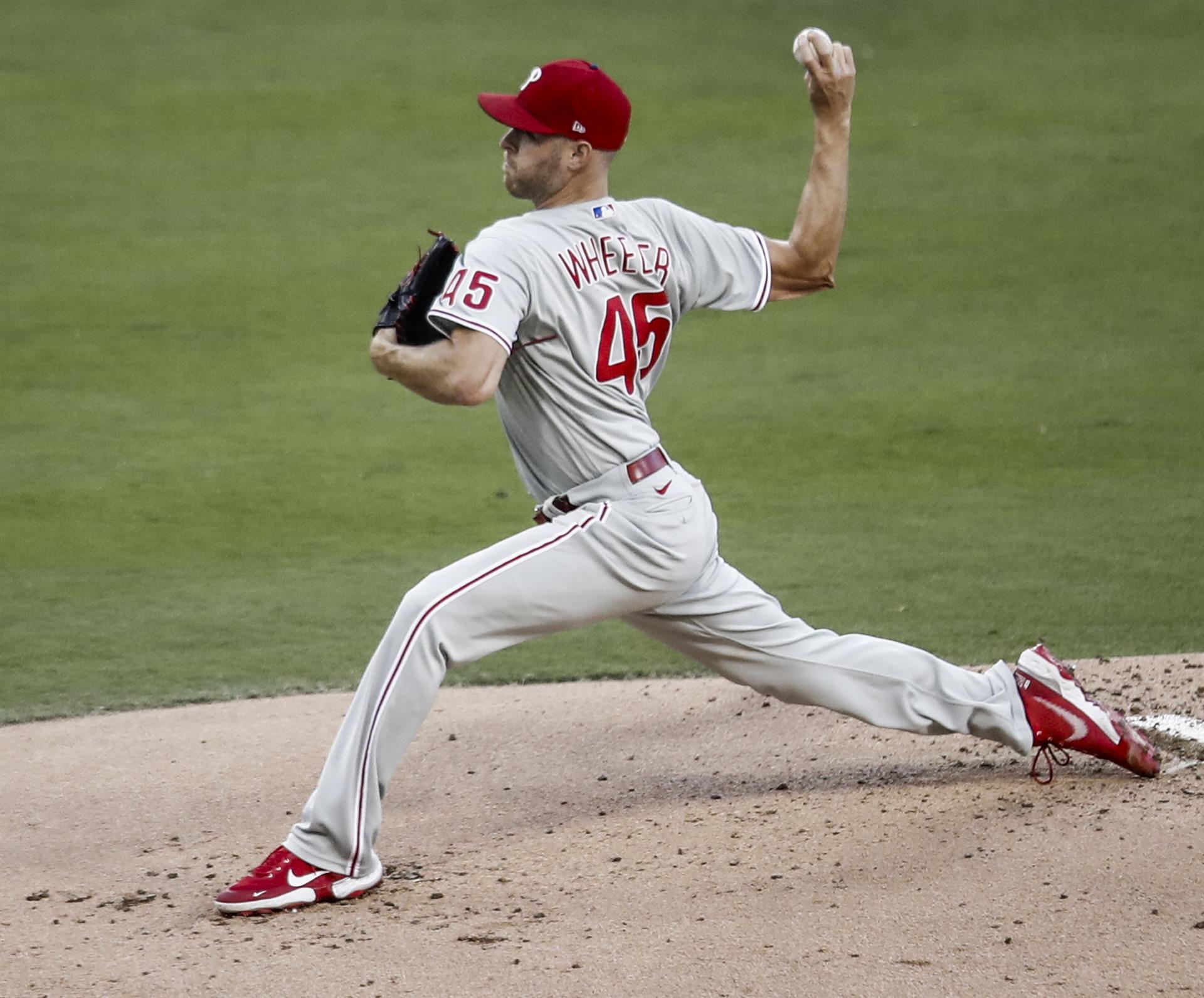 Wheeler impresiona y los Filis golpean primero a los Padres en la SCLN