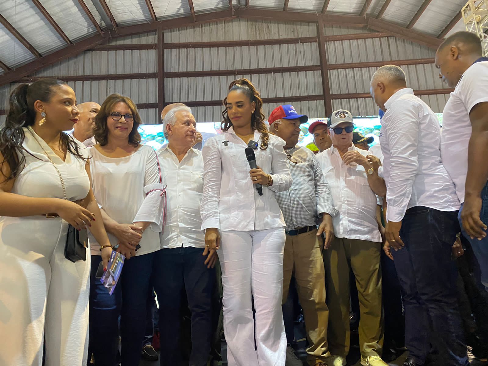 Betty Gerónimo presenta precandidatura a alcaldía por SDN