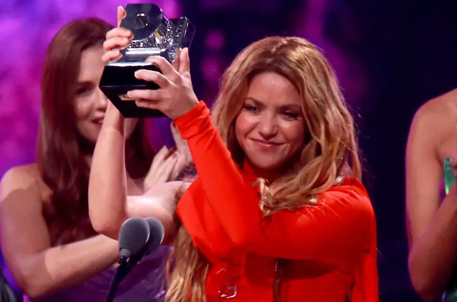 Shakira arrasa en Premios Juventud 2023 con ocho galardones