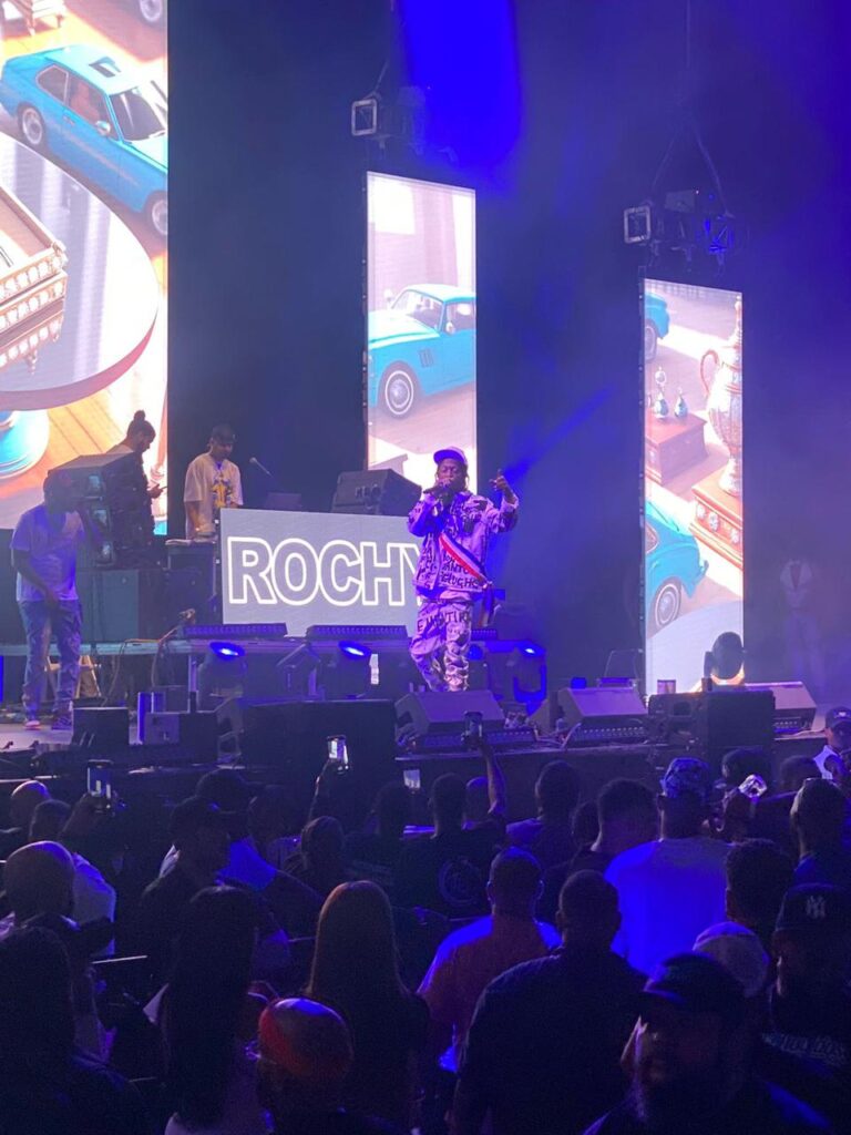 Rochy RD deja buena impresión en el Palacio de los Deportes