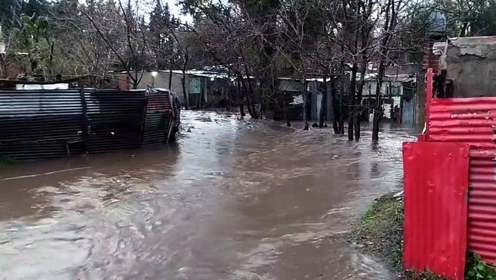 Inundaciones Evacuados Y Clases Suspendidas Argentina