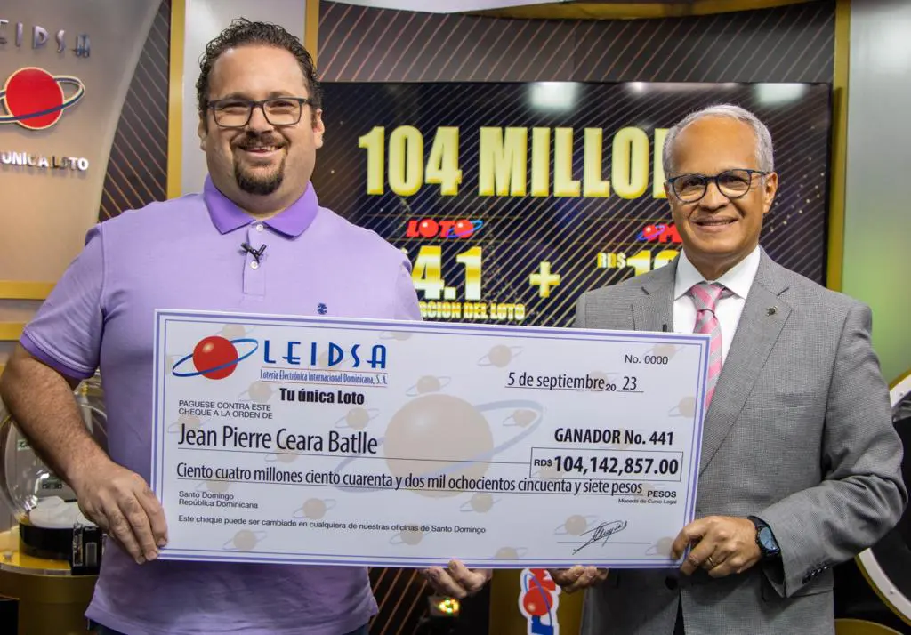LEIDSA entrega los 104 millones al ganador del Loto y el Más
