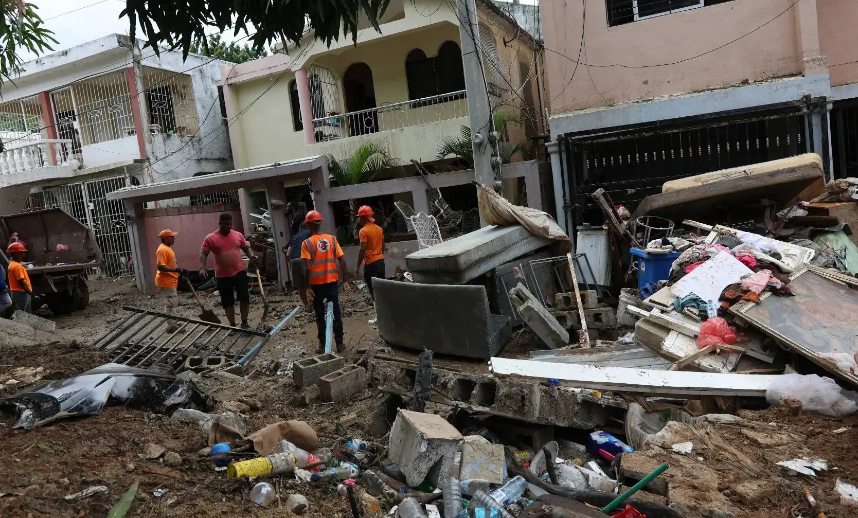 VIDEO: Momento en que desentierran a un niño en Manoguayabo