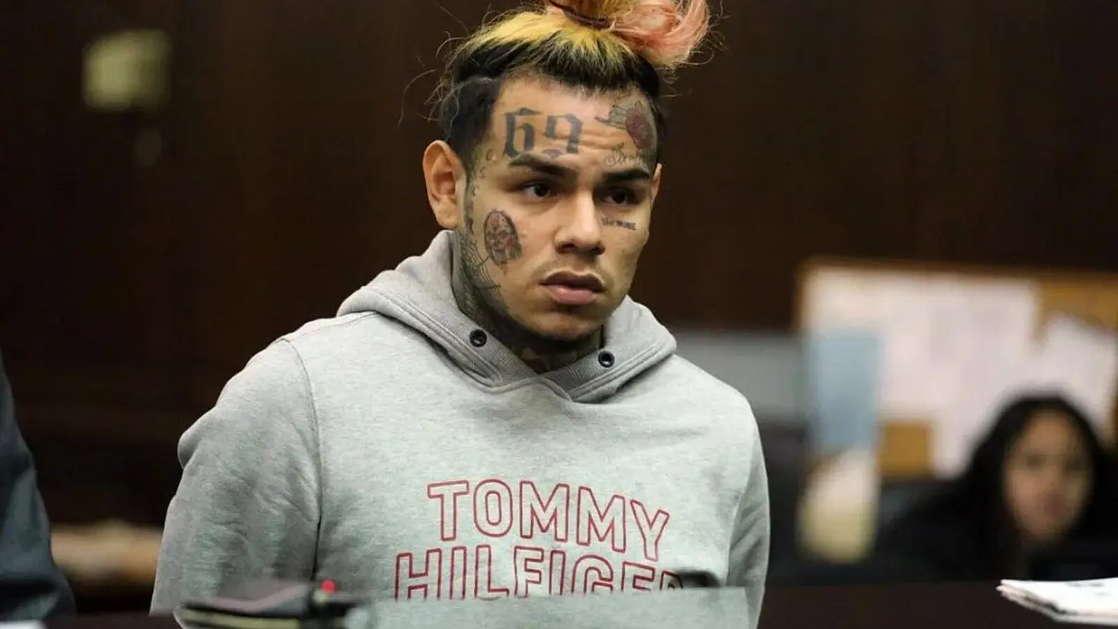 Tekashi deberá pagar $10 millones a bailarina de striptease