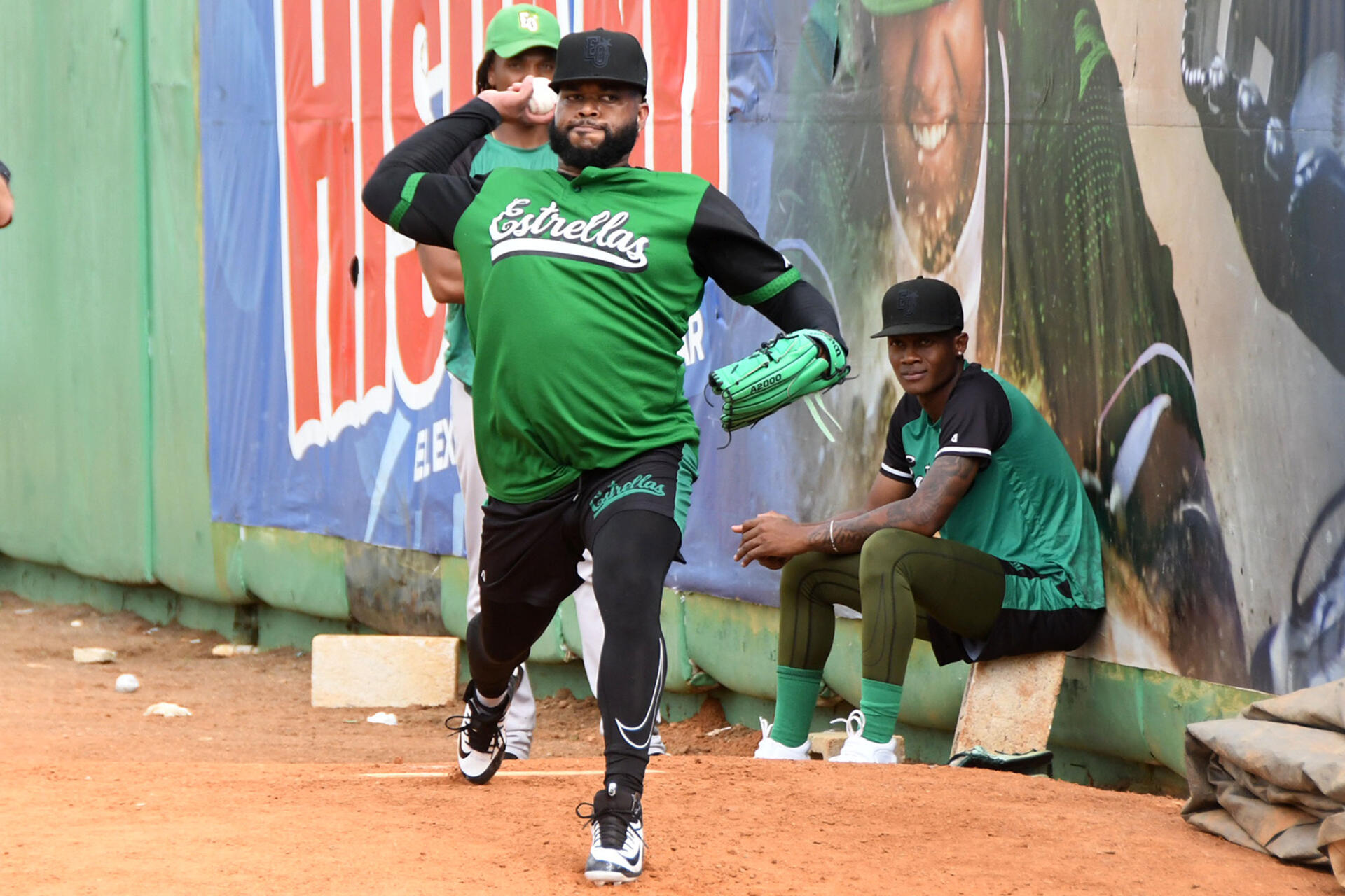 Estrellas buscan afianzarse en primero con Johnny Cueto