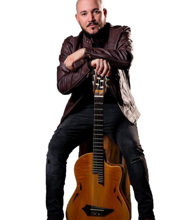 Nacho Estrella añade a su repertorio musical la bachata