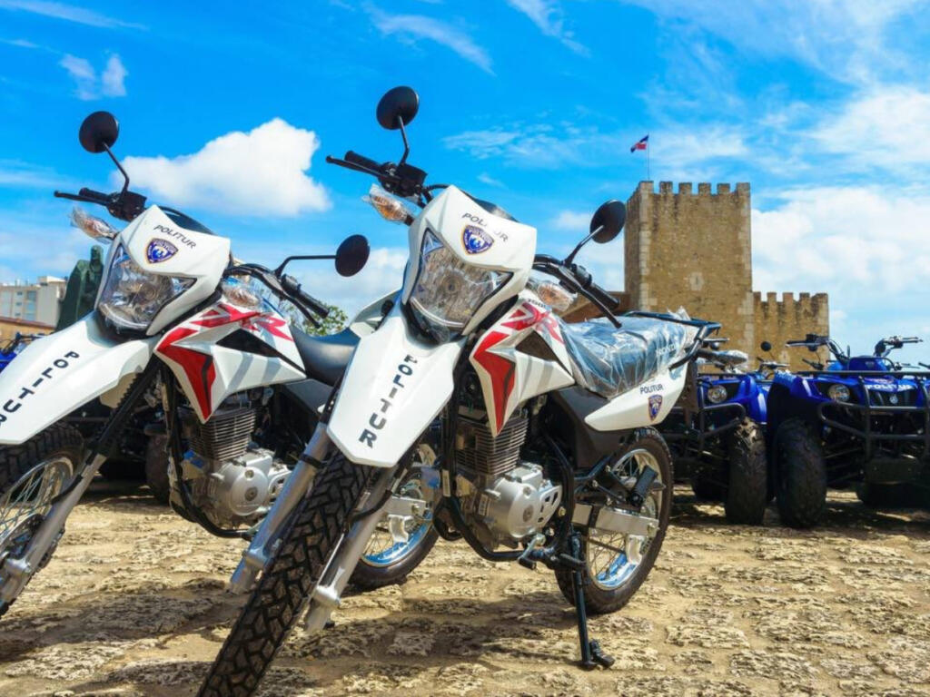 Turismo entrega vehículos valorados en RD$ 180 millones a Politur