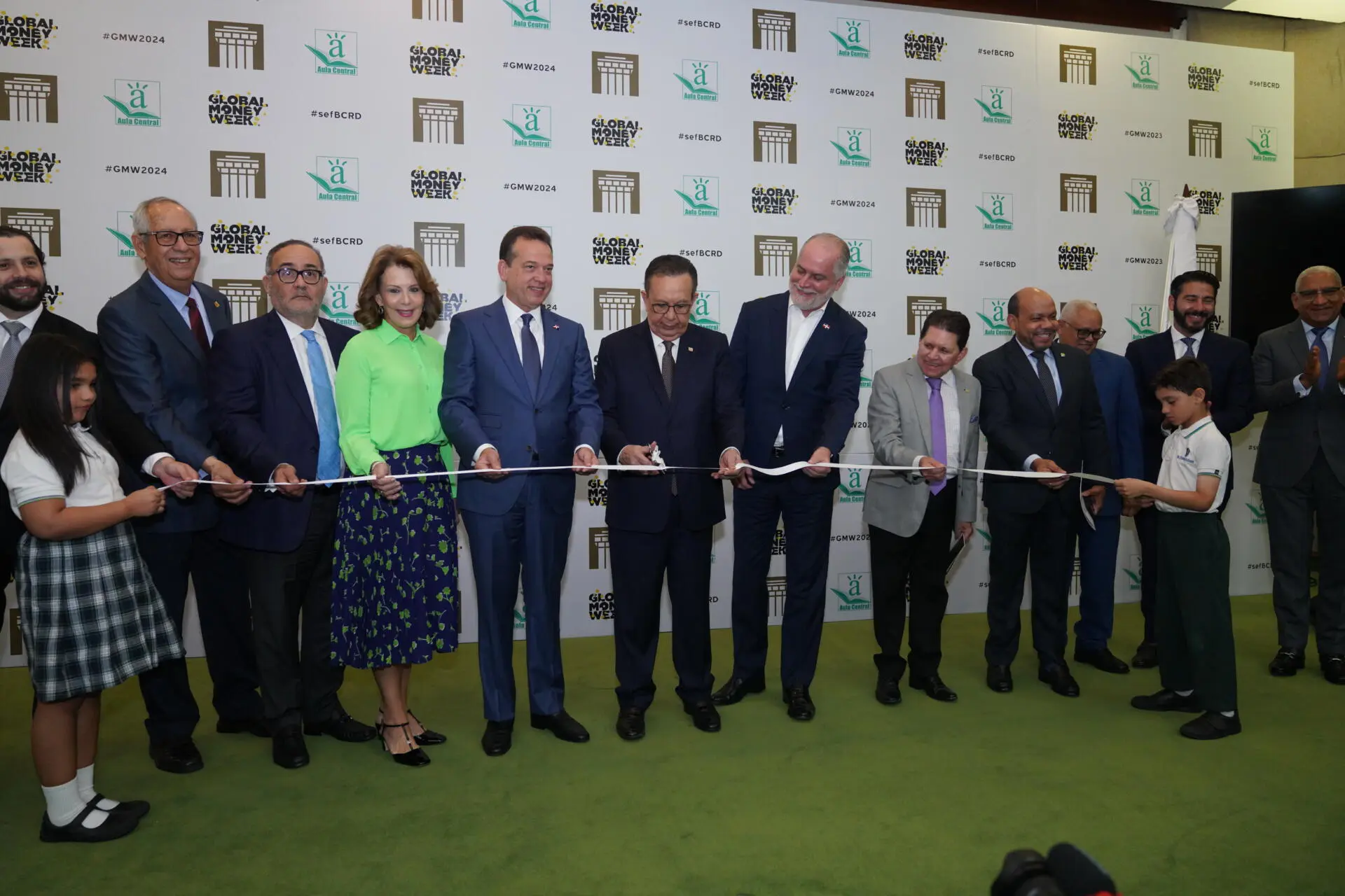 Valdez Albizu: índice de tenencia financiera se ubicó en 55.%