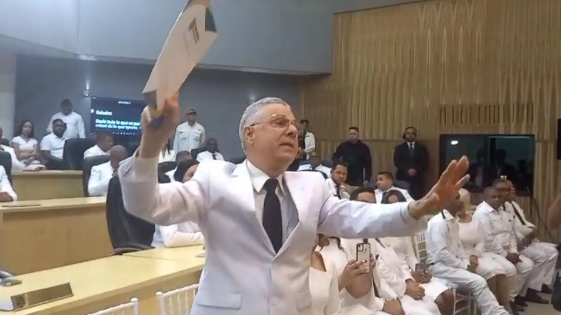 Manuel Jiménez arma reperpero en discurso de Dío Astacio