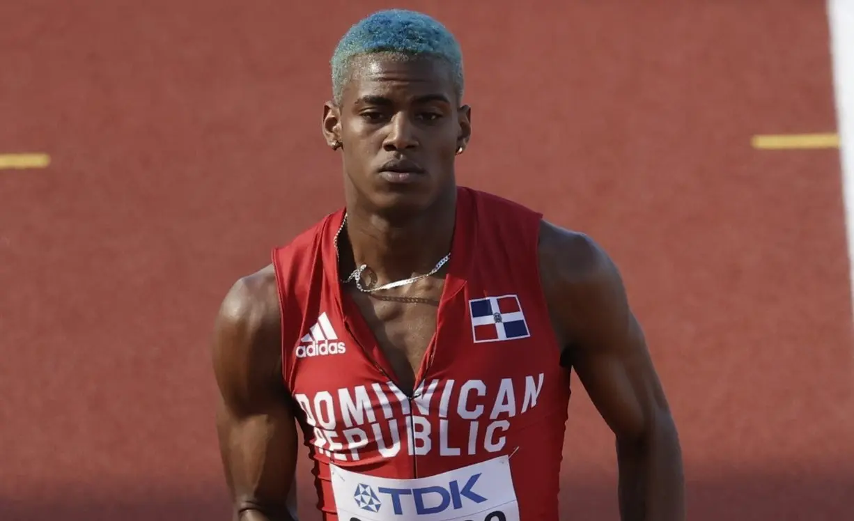 Dominicano Alexander Ogando llega segundo en Liga Diamante