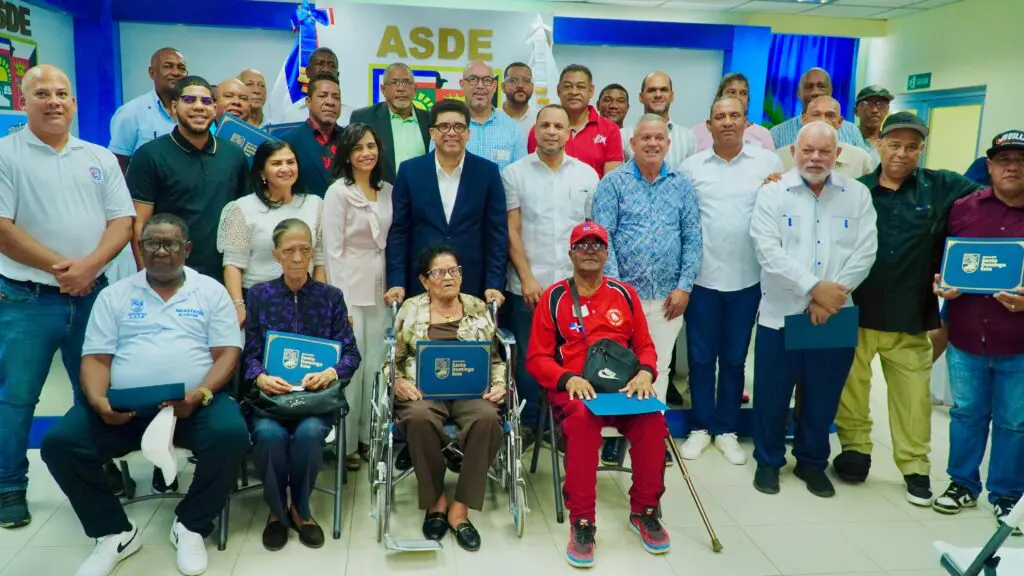 Alcalde Dío Astacio reconoce a dirigentes deportivos