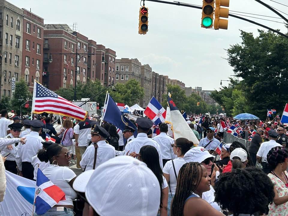 Celebran Gran Parada Dominicana en Bronx
