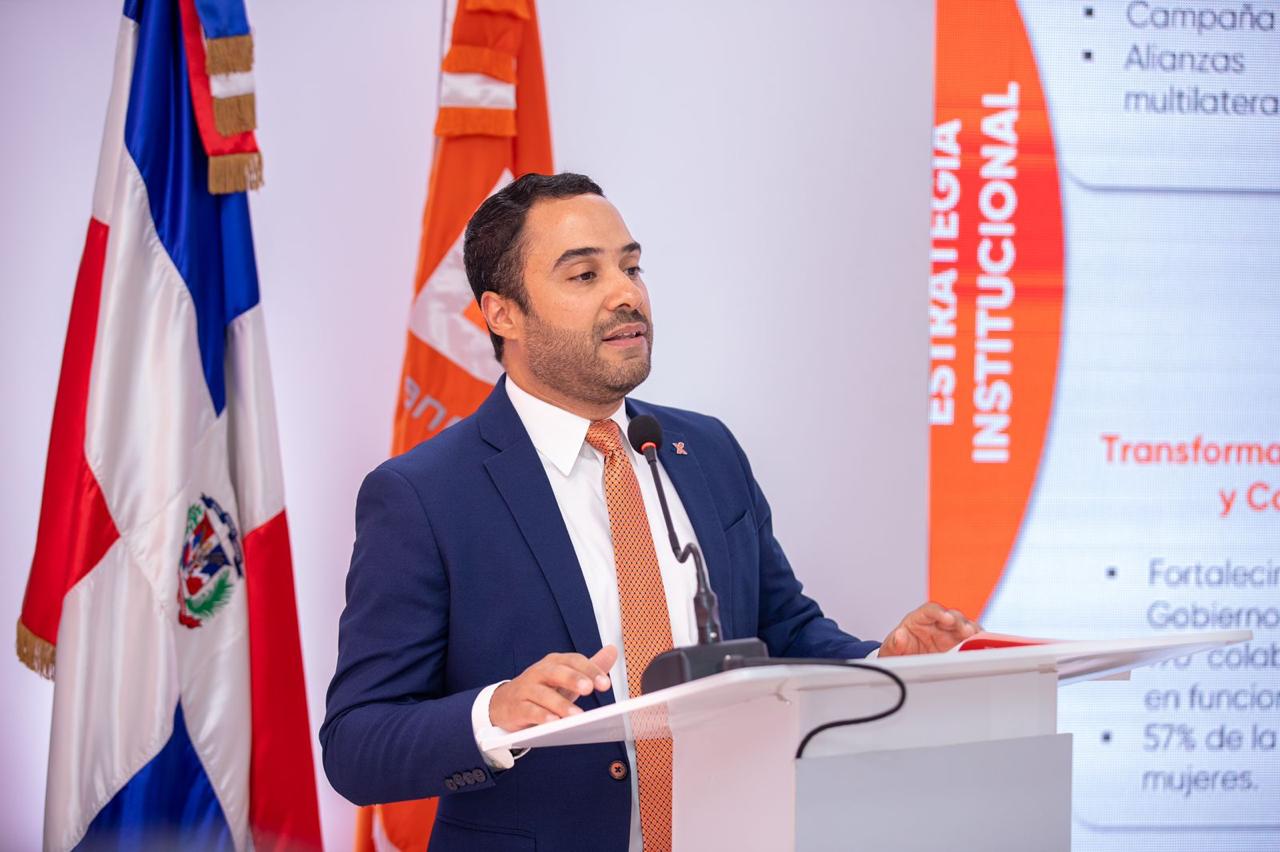 Presidente Abinader visita el Banco de Desarrollo y Exportaciones