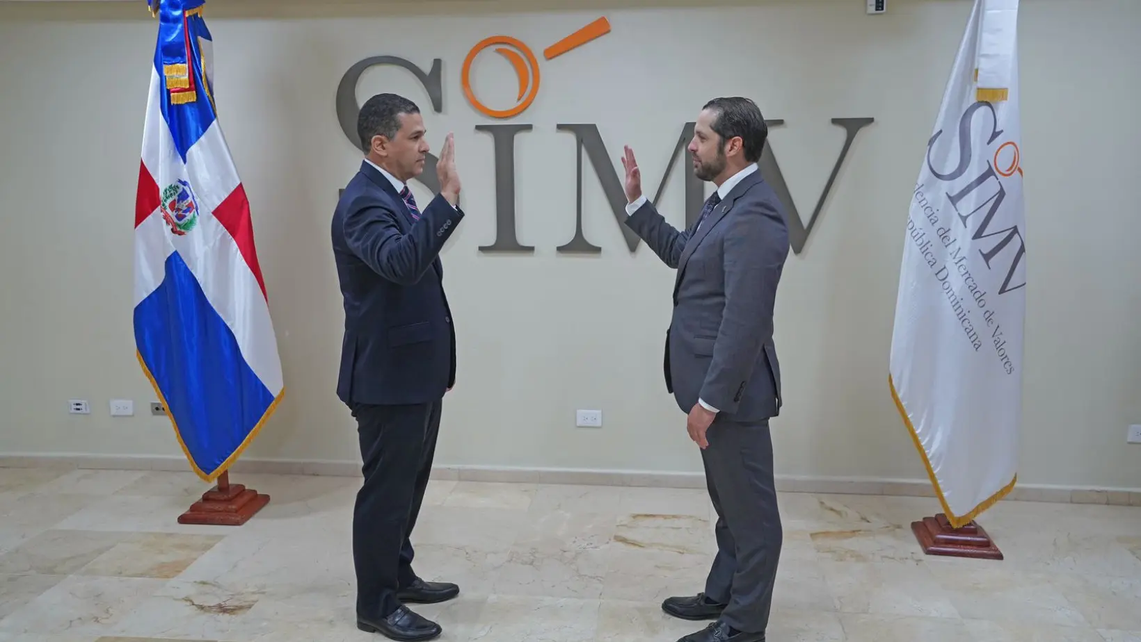 Ángel Julián Serulle asume como nuevo Intendente