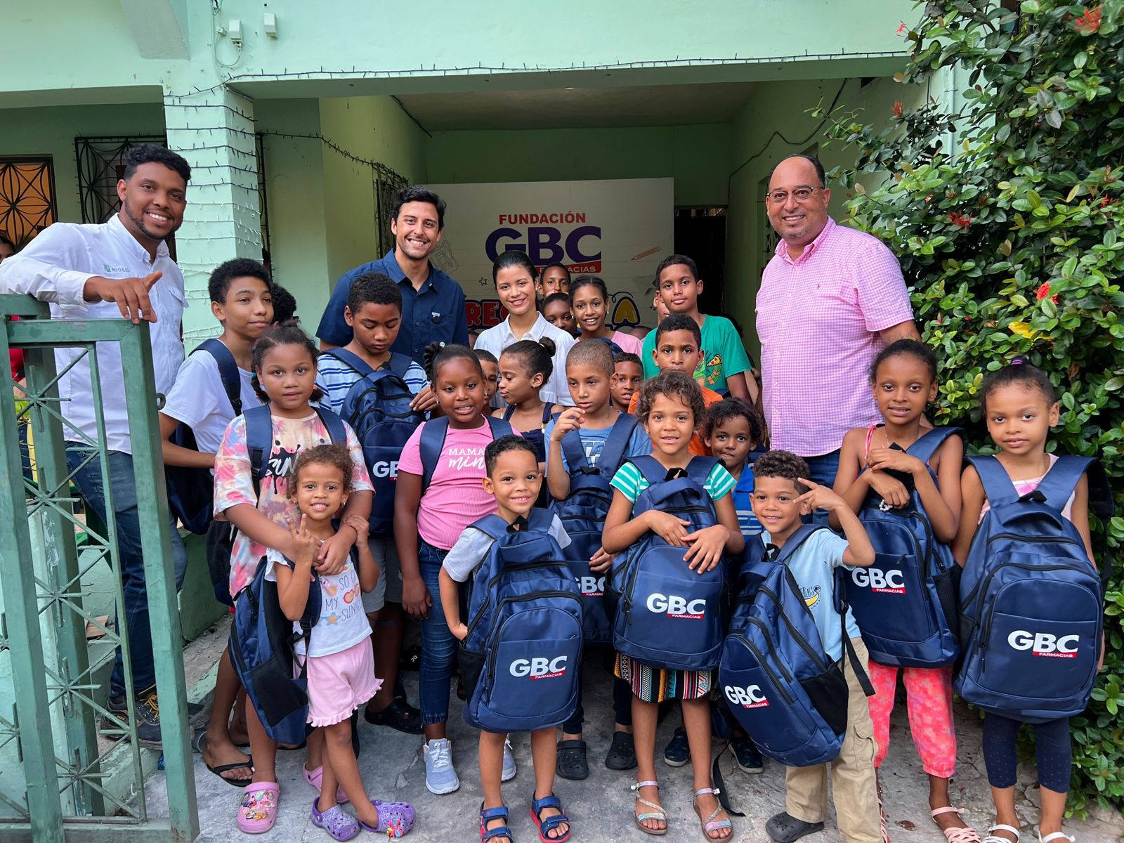 Fundación GBC entrega útiles escolares a miles de estudiantes