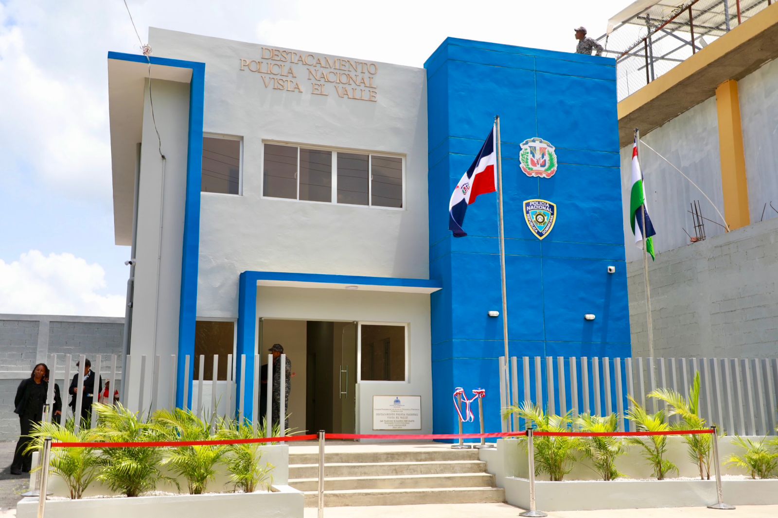 Presidente Abinader inaugura destacamento policial en SFM