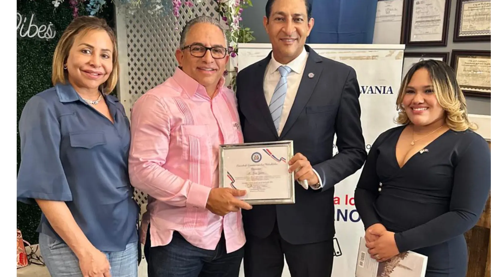 Profesor Iván Gatón brinda conferencias sobre en Filadelfia