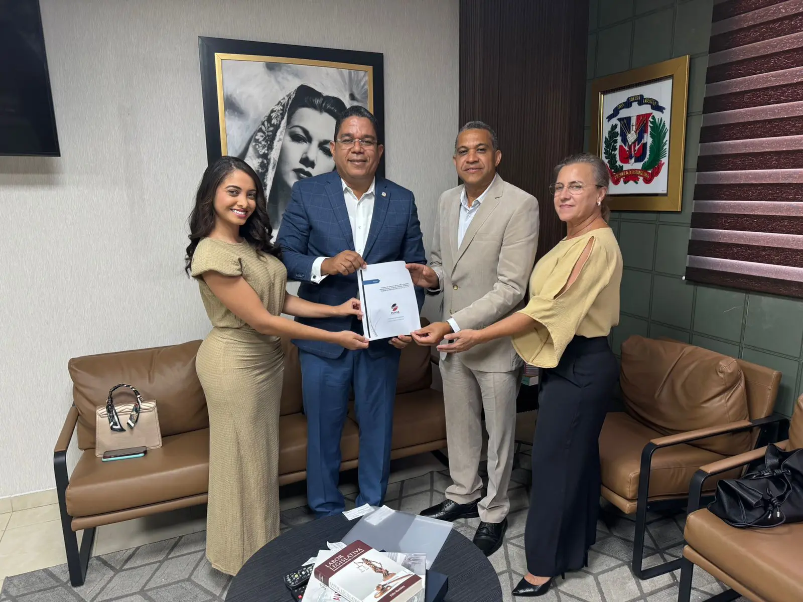 FUNVA pide incluir gigantomastia en servicios ARS