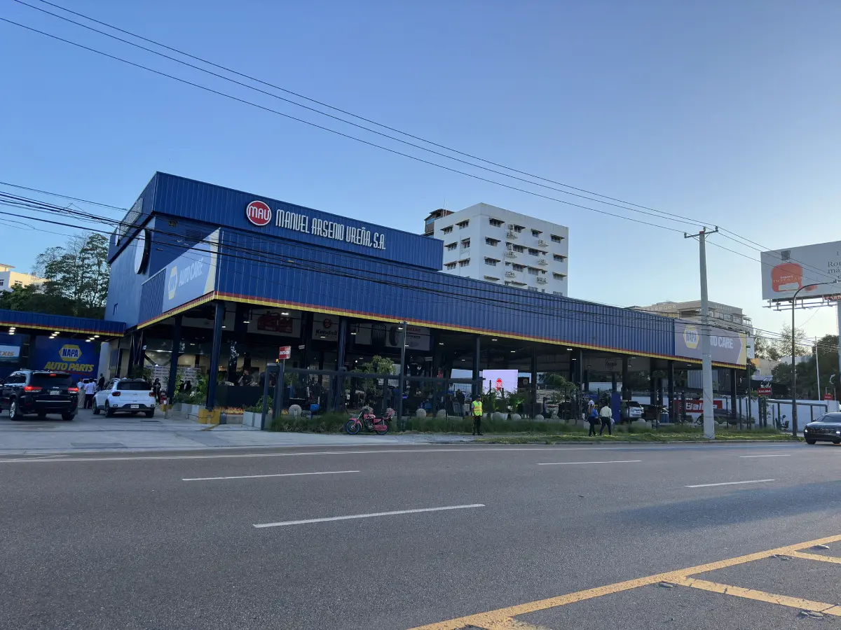 Abren autocentro de Manuel Arsenio Ureña en Santo Domingo