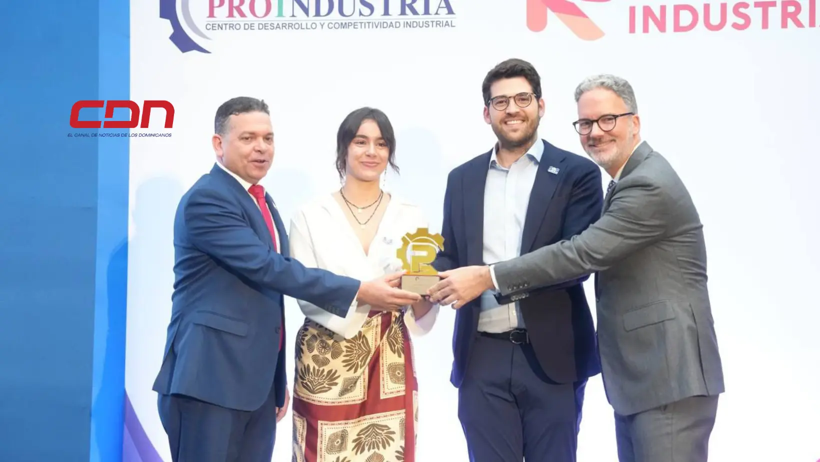 SOS Carbon y SOS Biotech triunfan en los premios de Proindustria