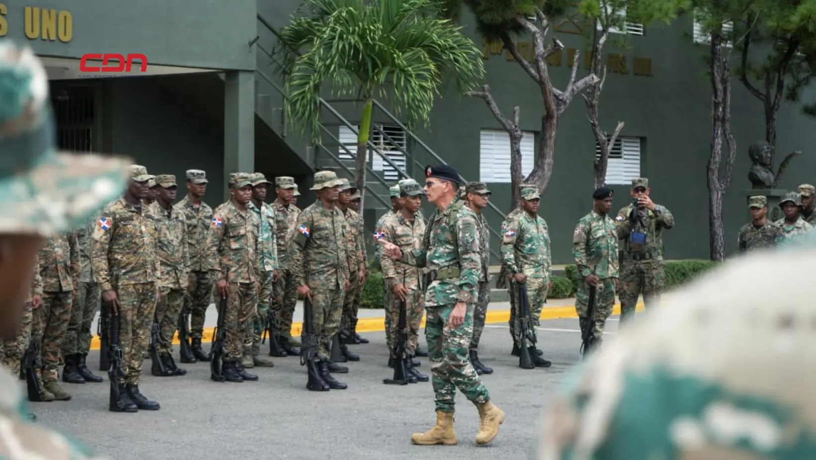 Comandante General del Ejército visita unidades de RD