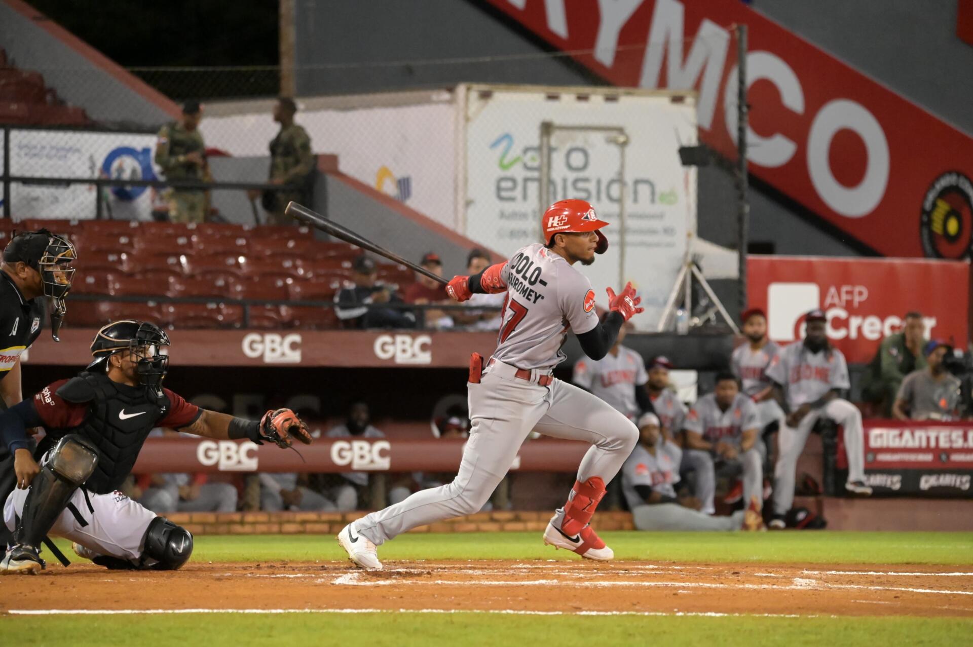 Escogido venció a los Gigantes sigue en la pelota invernal