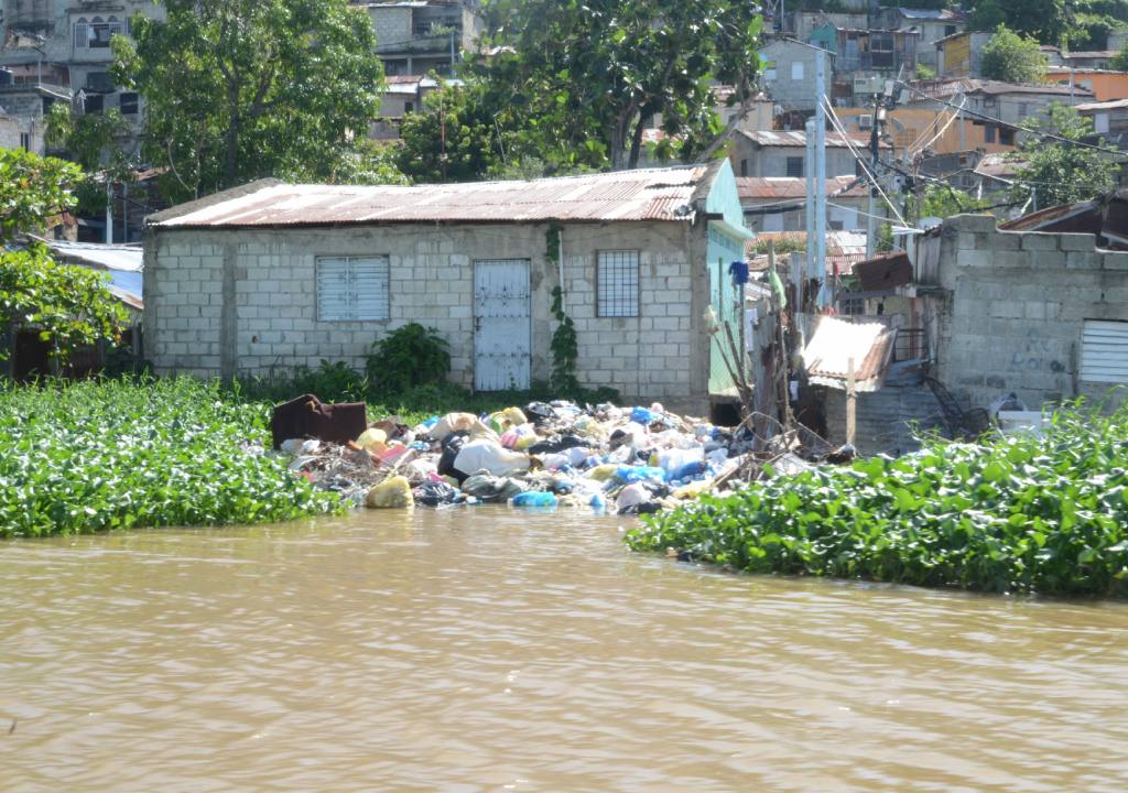 Contaminación extrema en el río Ozama amenaza su futuro
