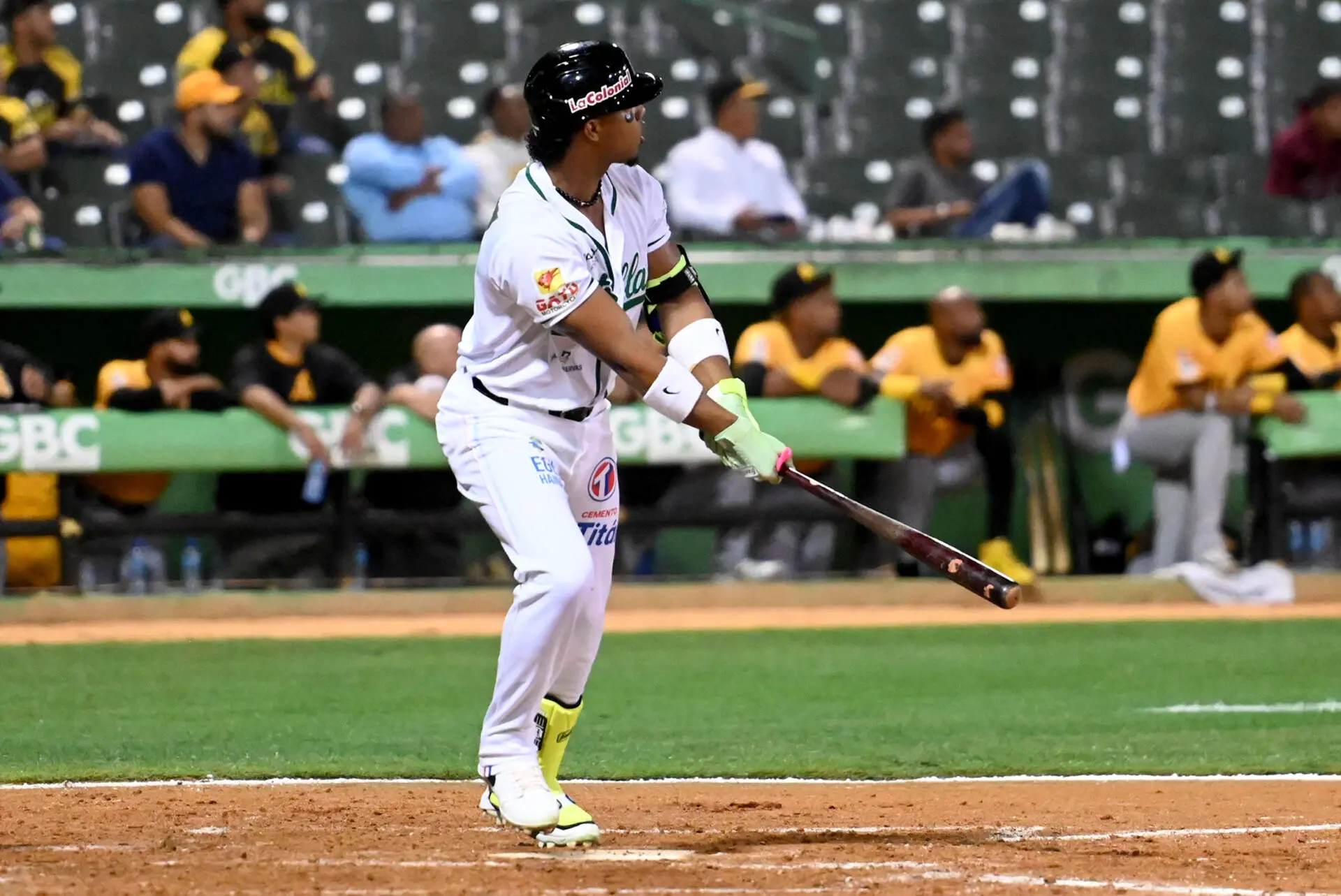 Estrellas Orientales propinan paliza a Cardenales de Lara