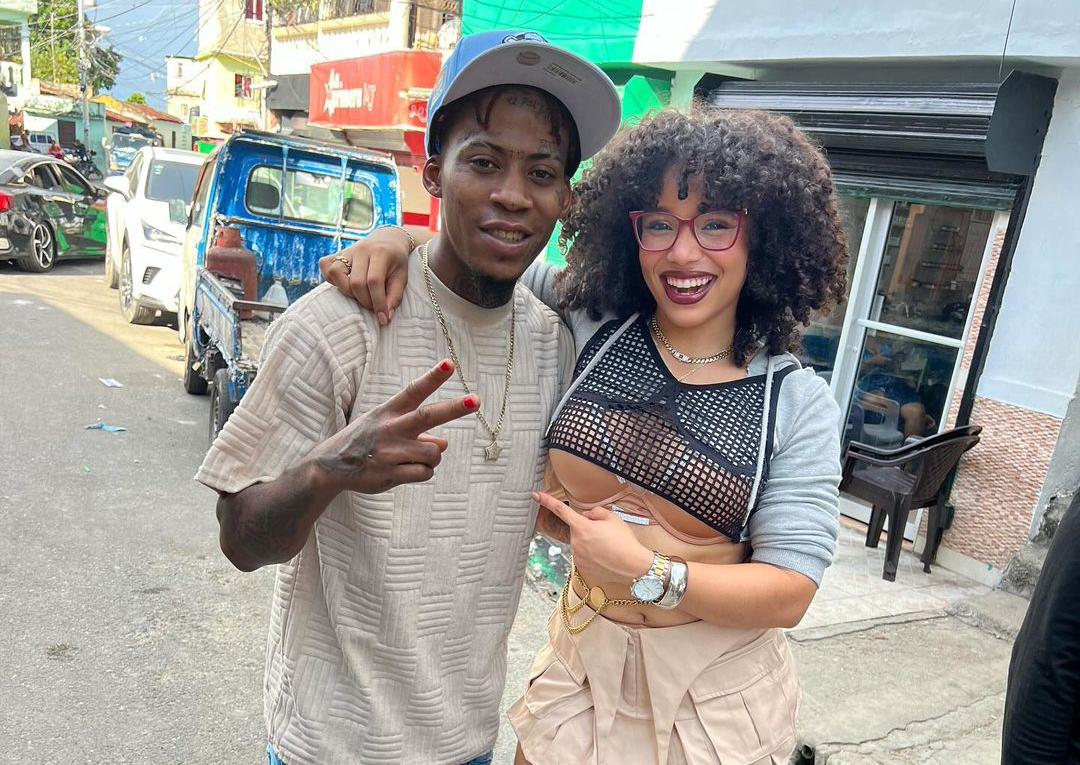 Cheddy García defiende a Chelsy tras críticas por su nuevo tema