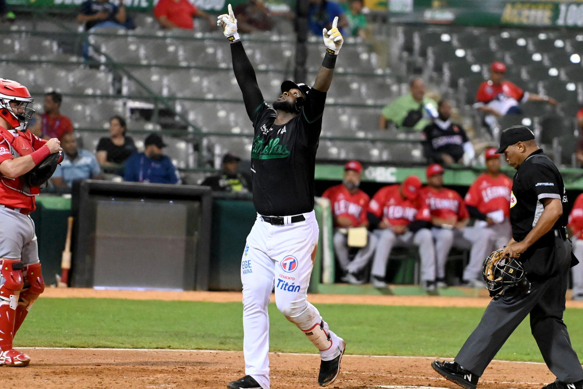 Miguel Sanó positivo y lidera a las Estrellas en pelota invernal