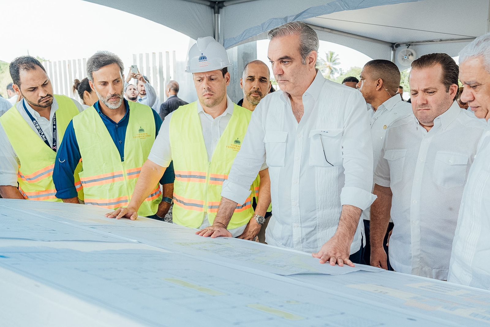 Luis Abinader supervisa avances construcción UASD de Cotuí