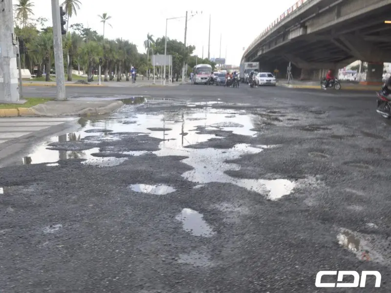Condiciones deplorables en intersección de la Kennedy con Defilló