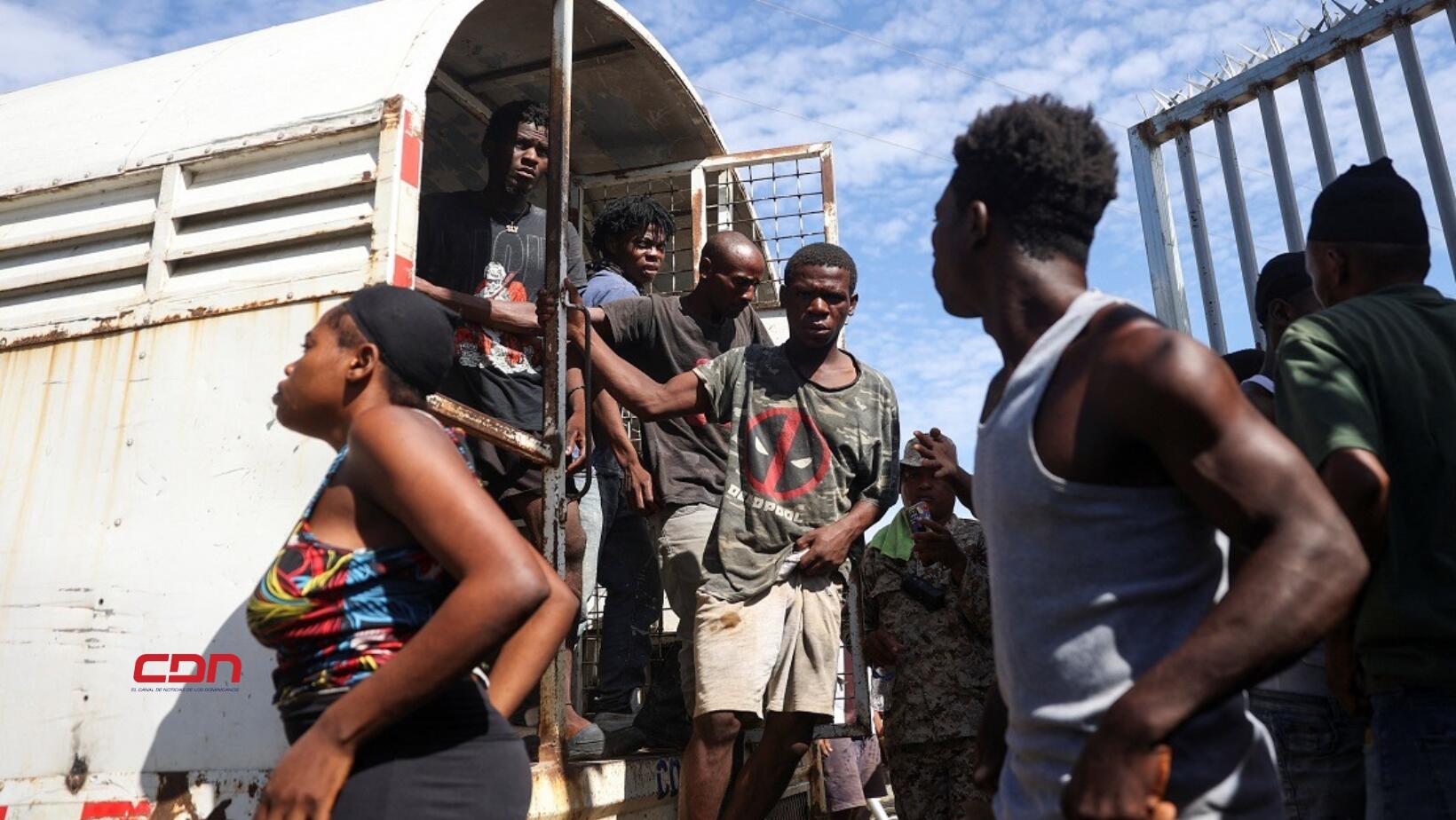 Migración reporta detención de tres vehículos con 26 haitianos