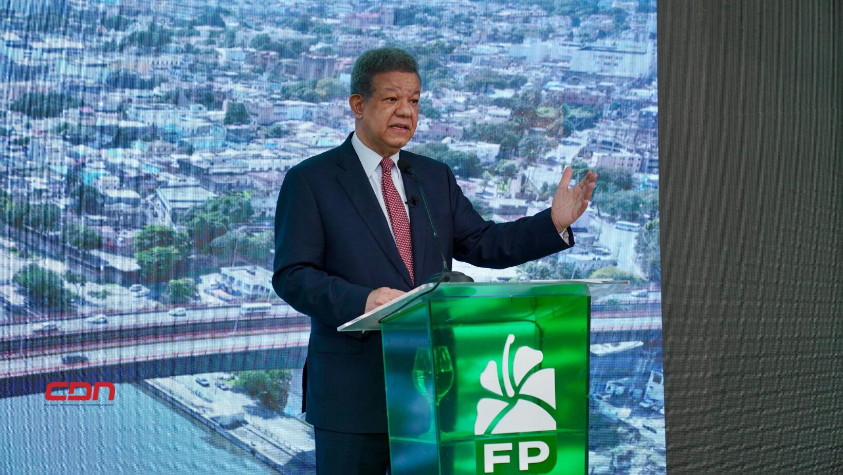 Leonel exige al gobierno aclarar dinero del contrato de Aerodom