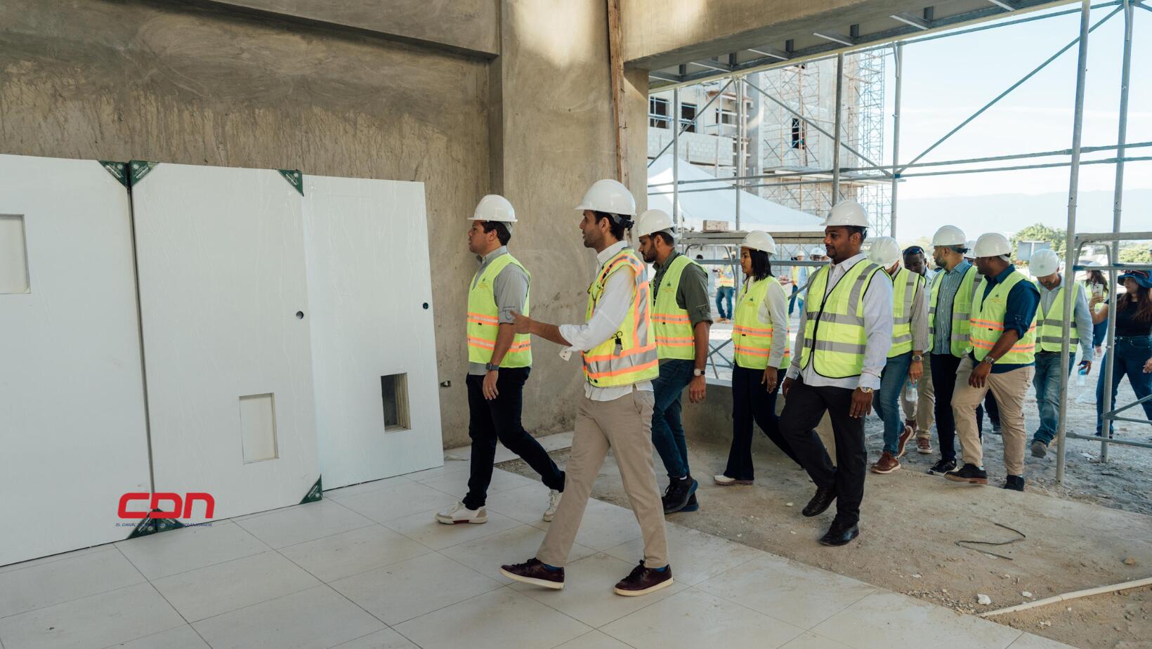 Carlos Bonilla supervisa avances en construcción de UASD-Neyba