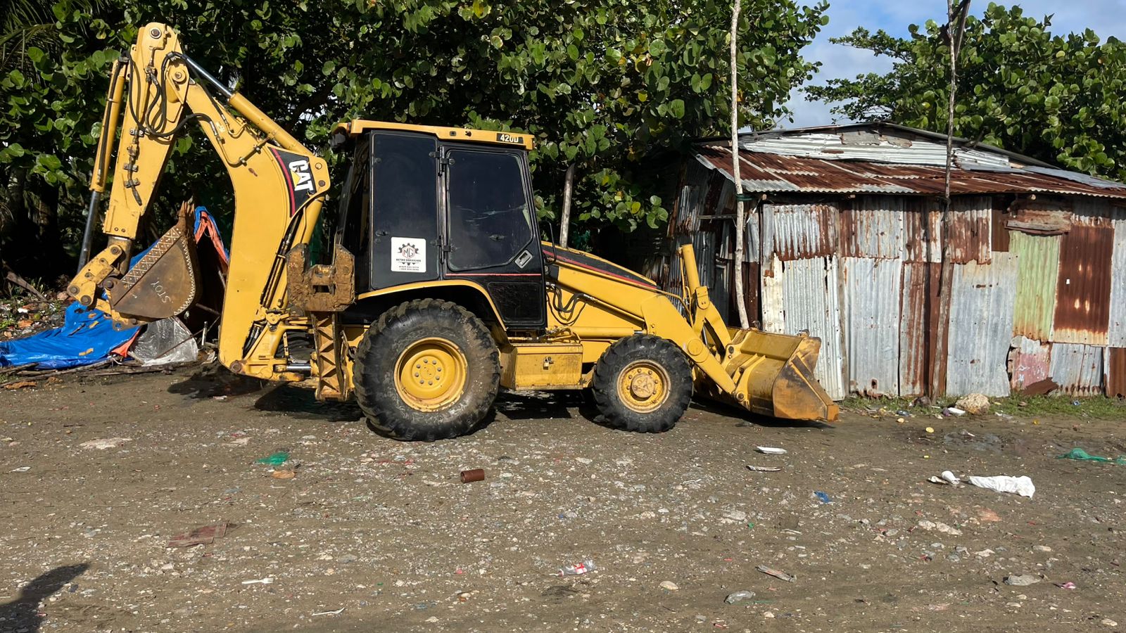Desmantelan construcciones ilegales en María Trinidad Sánchez