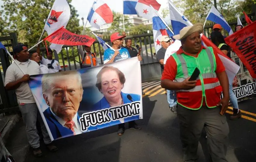 Sindicatos de Panamá protestan frente la embajada de EE.UU. Sindicatos de Panamá protestan frente la embajada de EE.UU.