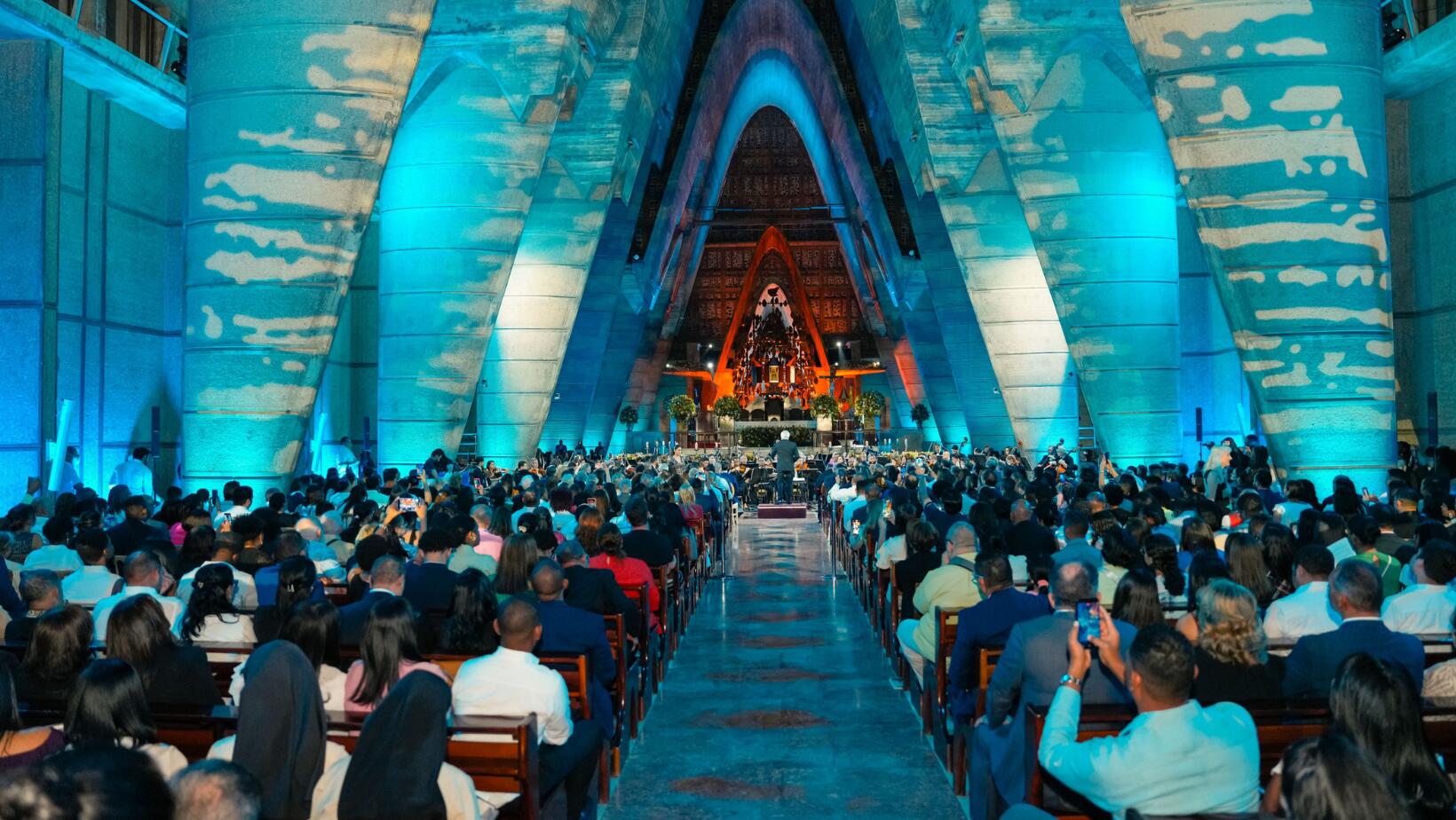 Banco Popular celebra concierto en Basílica de Higüey