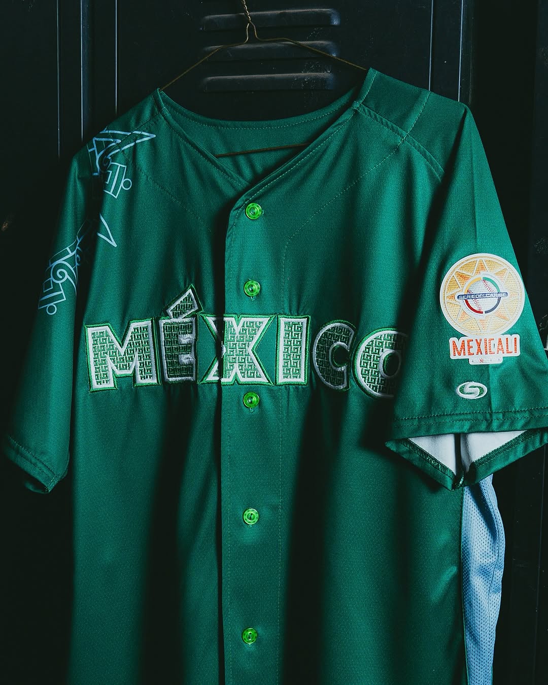 México presenta los uniformes que vestirá en la Serie