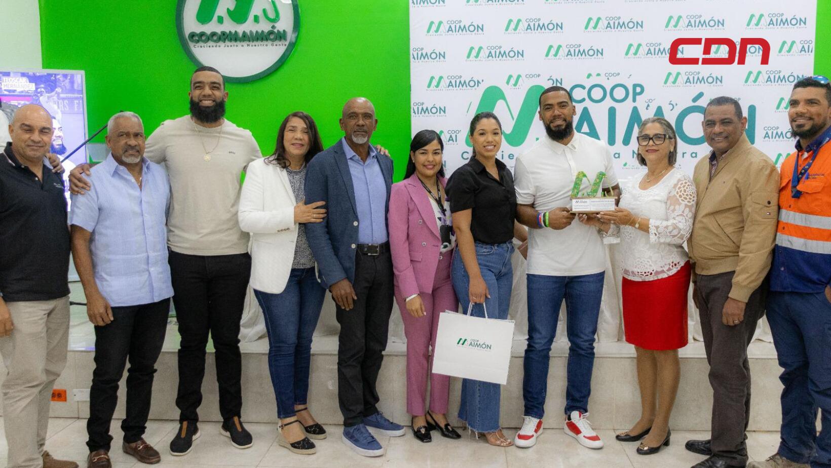 CoopMaimón reconoce trayectoria de pelotero de Grandes Ligas