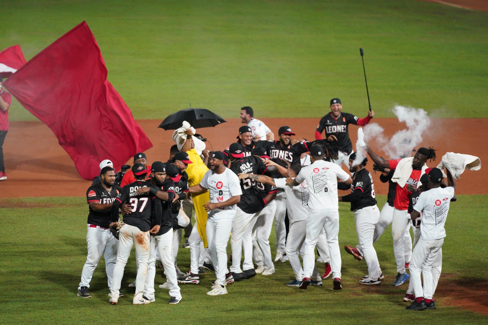 Leones del Escogido avanzan a serie final pelota invernal
