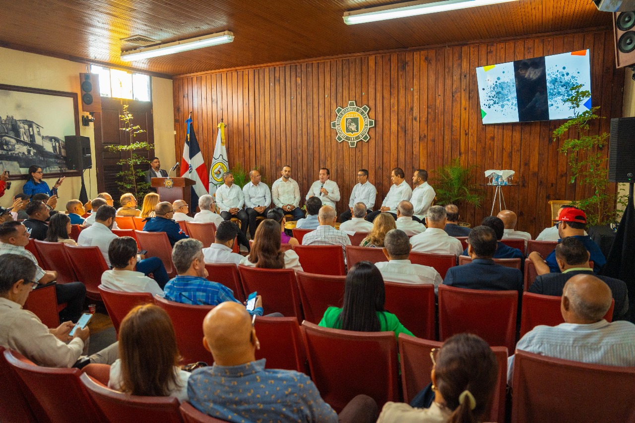 Adepe inicia celebración de sus 50 años impulsando de Espaillat