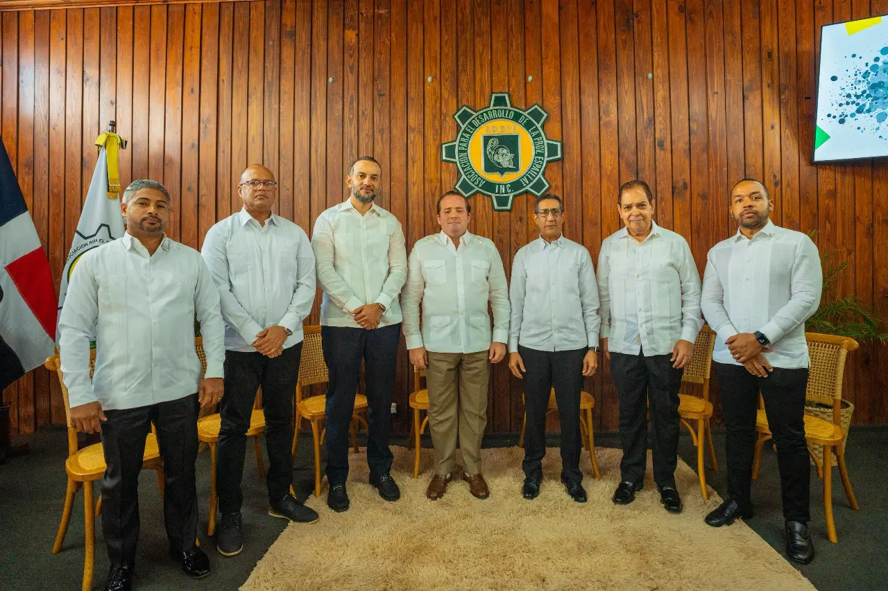 Adepe inicia celebración de sus 50 años impulsando de Espaillat