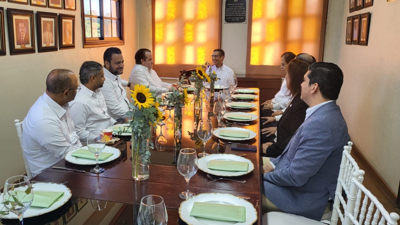 Adepe inicia celebración de sus 50 años impulsando de Espaillat