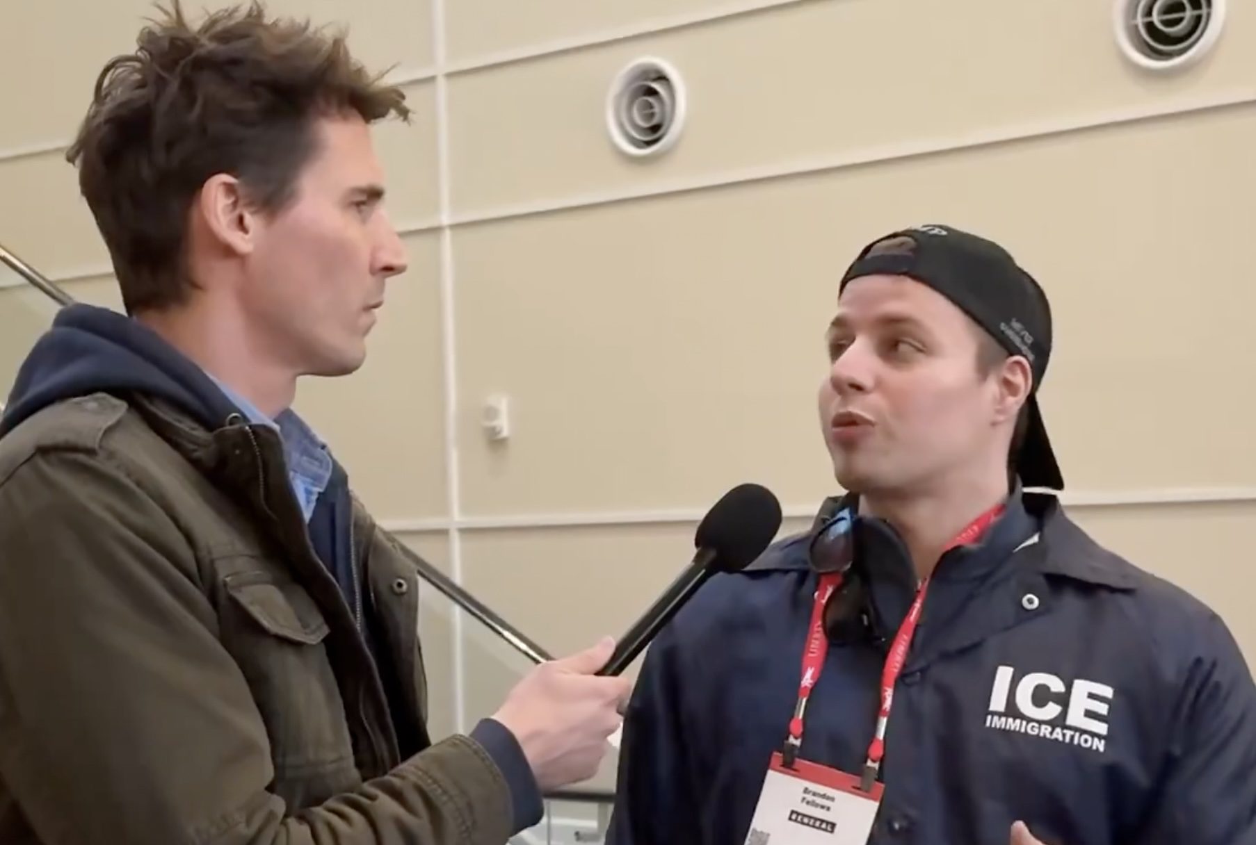 Estadounidense se disfraza de agente ICE y asusta a inmigrantes