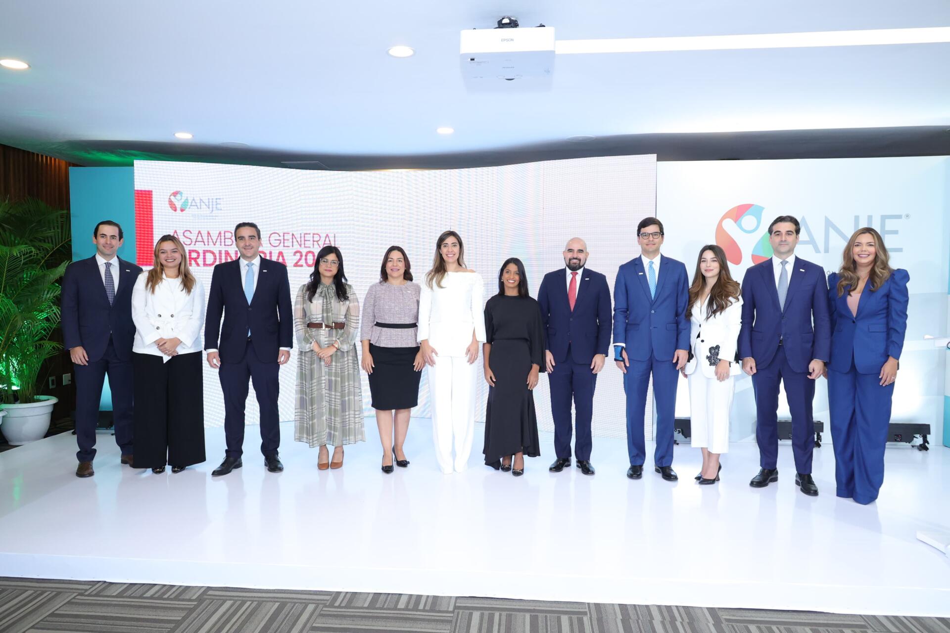 Anje presenta 12 deseos para 2025