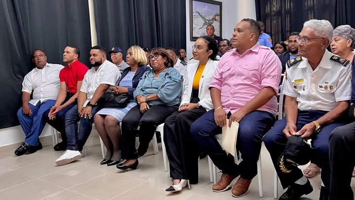 En Barahona rinden homenaje a cuerpo de bomberos