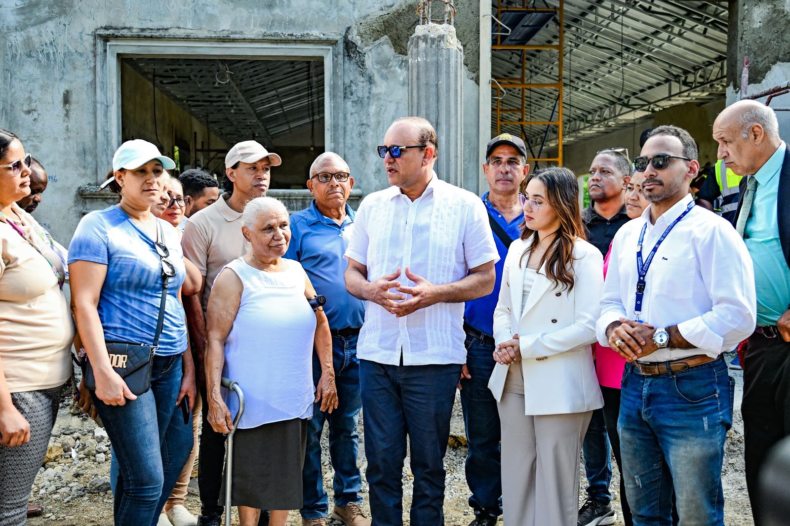Ulises Rodríguez supervisa reconstrucción de la capilla en Gurabo