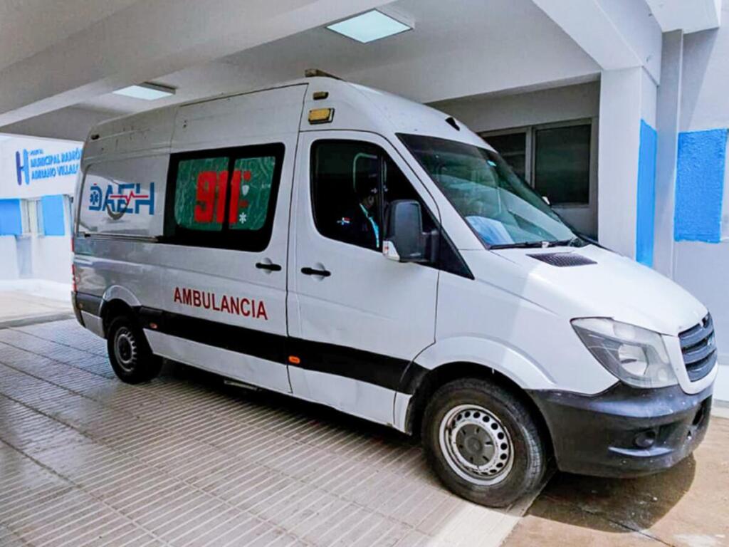 DAEH entrega segunda ambulancia a hospital de Loma de Cabrera