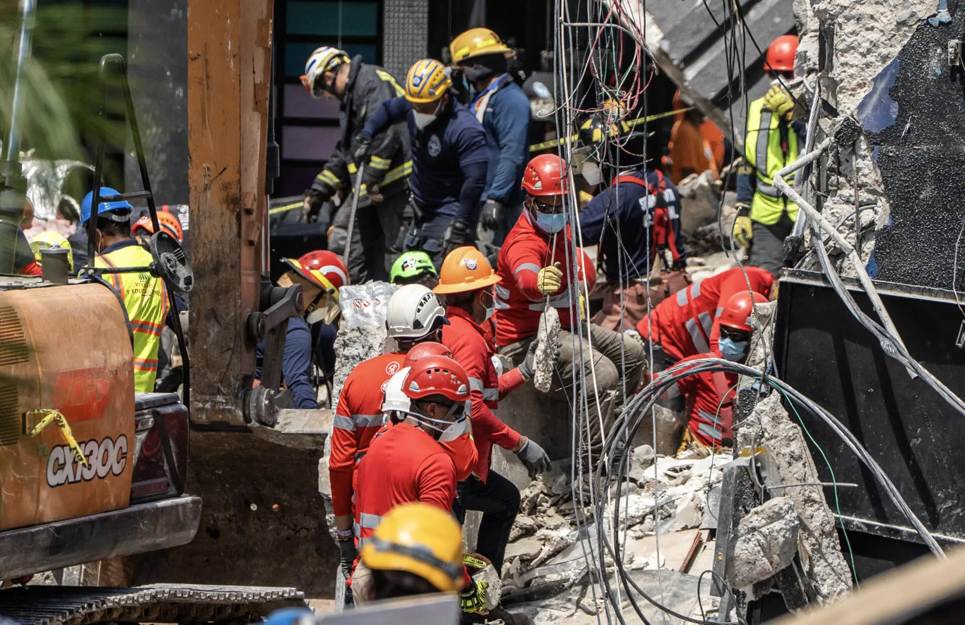 124 cuerpos recuperados en los escombros de la discoteca Jet Set